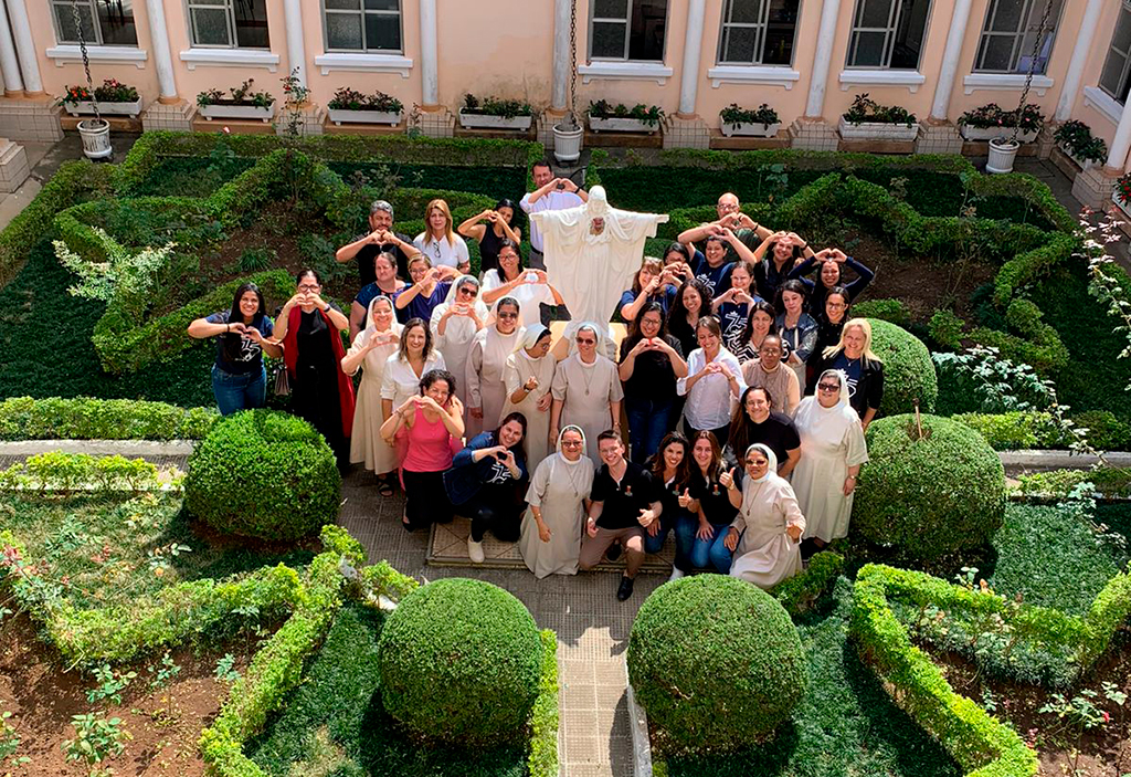 The identity and profile we expect from our employees, in the light of ...